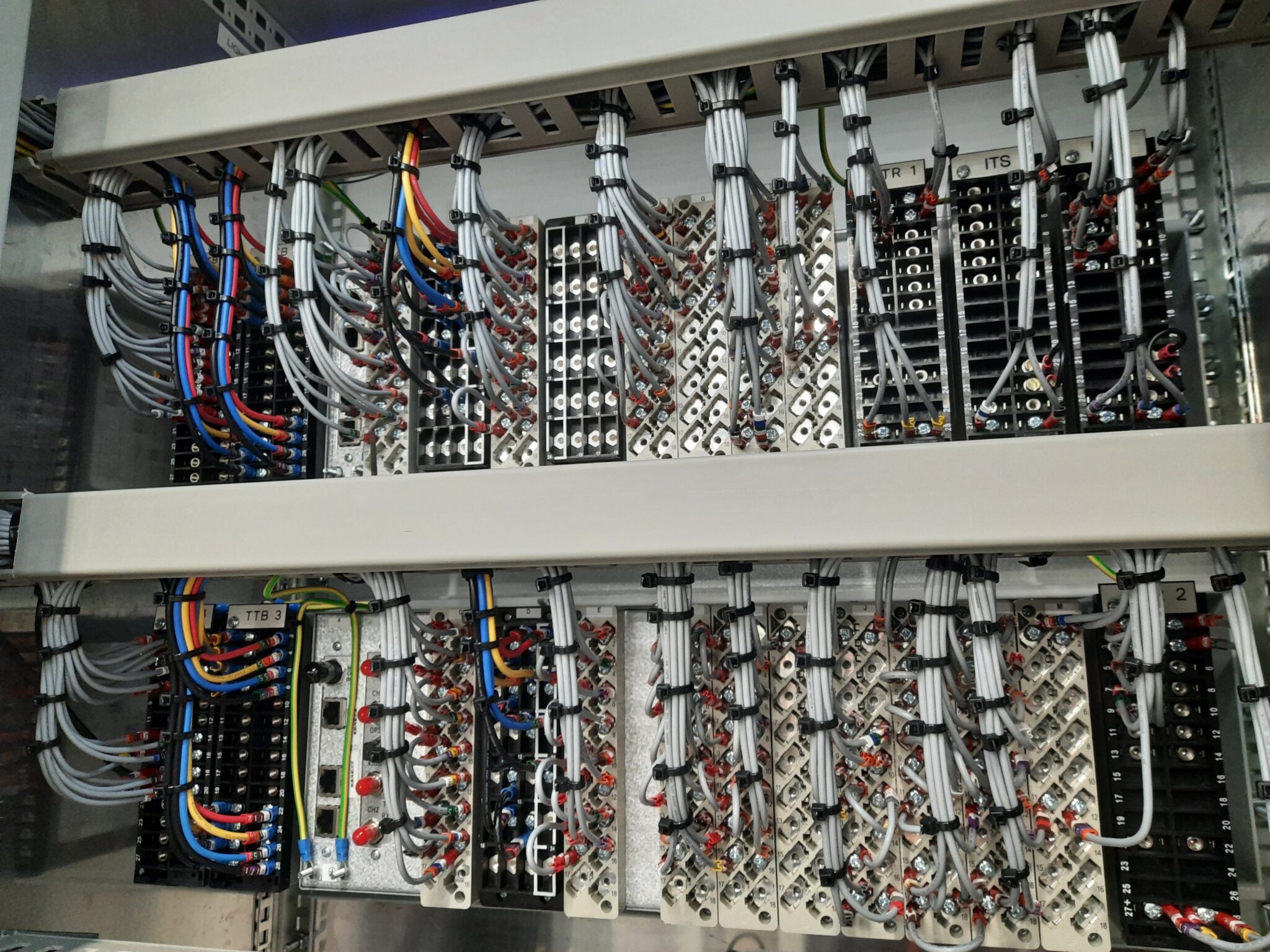 Switchgear - Powersystems UK Ltd